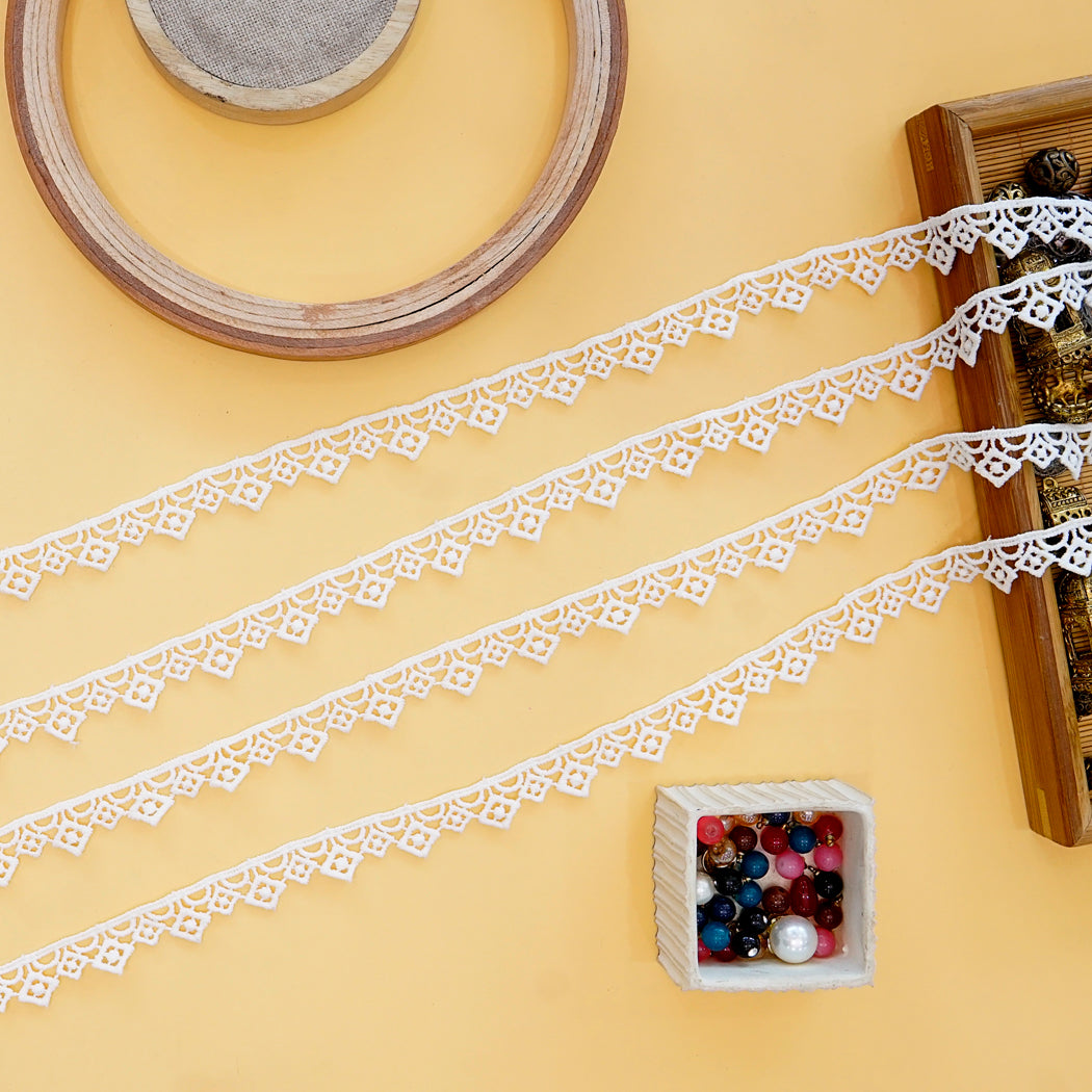 One Side Border Shuttle Lace – Button Corner