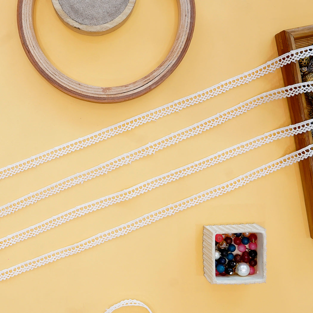 One Side Border Shuttle Lace – Button Corner