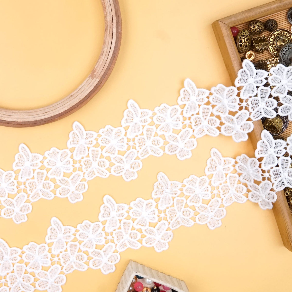 Flower Shuttle Lace – Button Corner