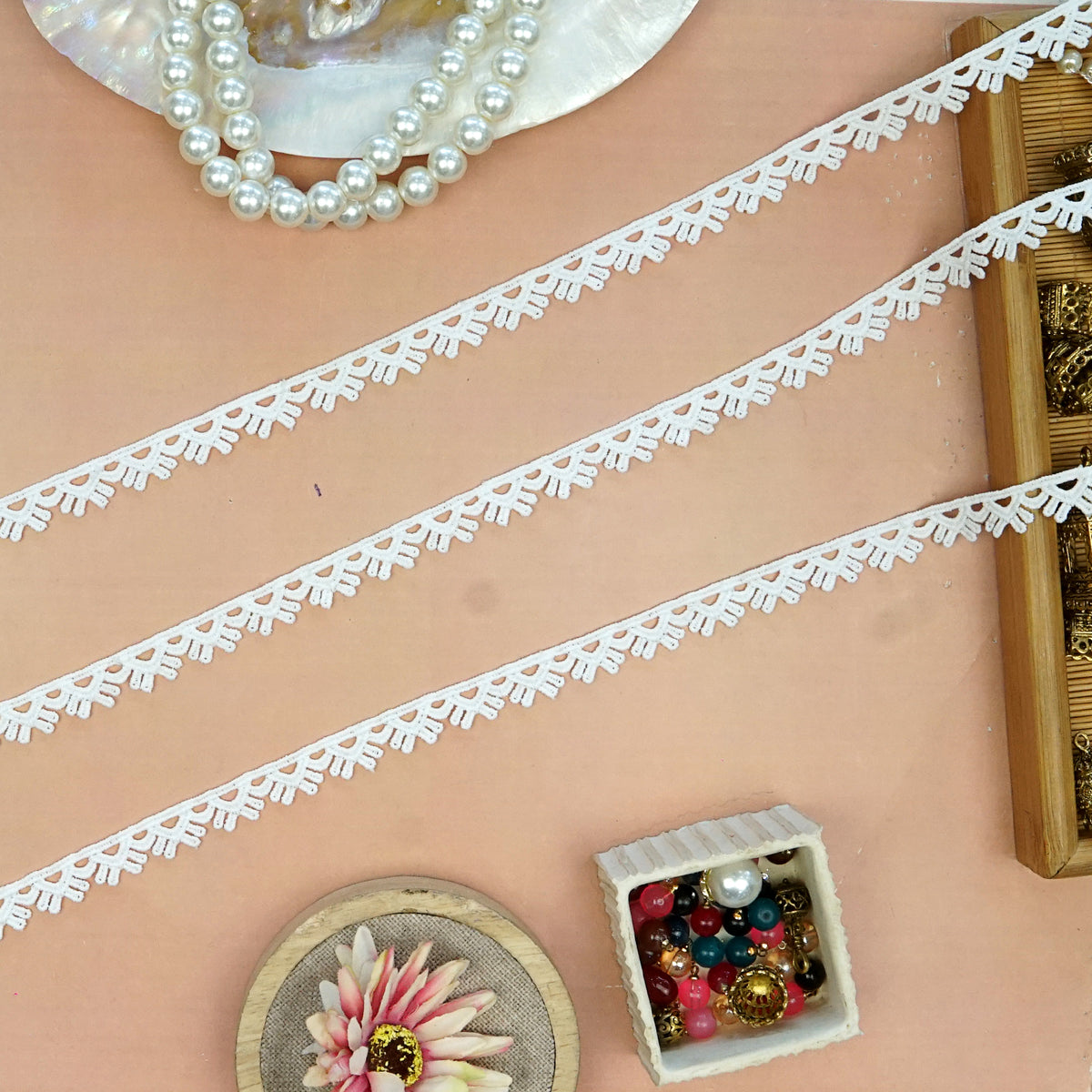 One Side Border Shuttle Lace – Button Corner