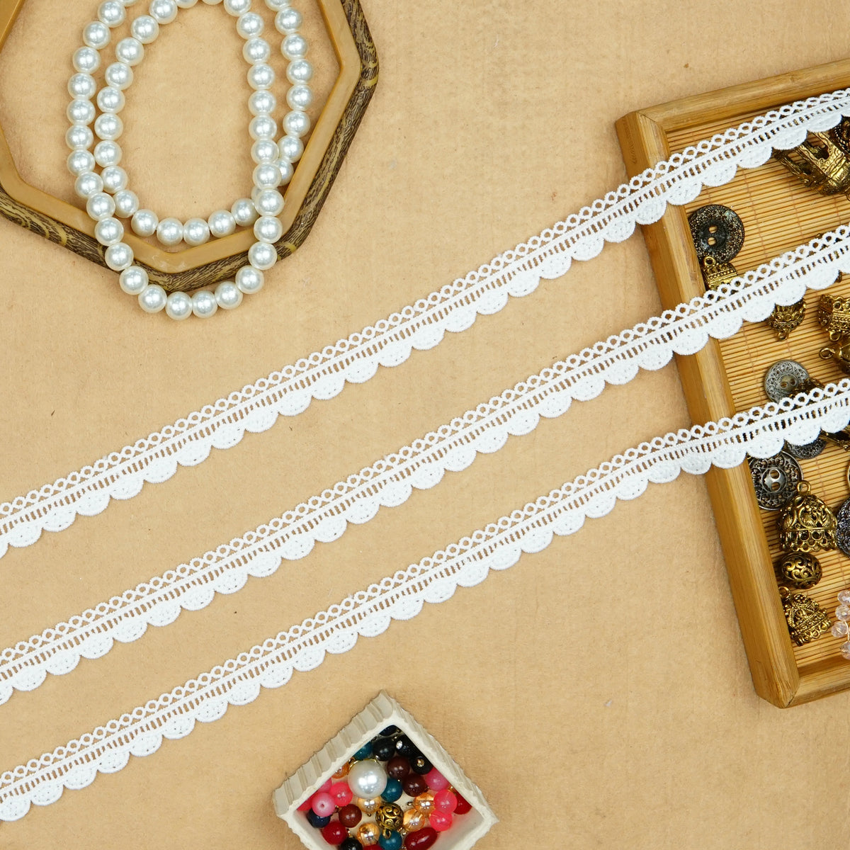 One Side Border Shuttle Lace – Button Corner