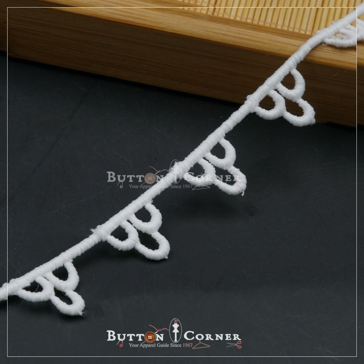 Shuttle One Side Border Lace – Button Corner
