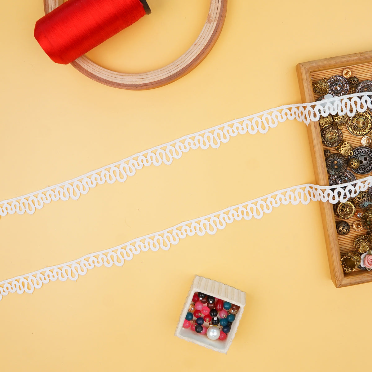 One Side Border Shuttle Lace – Button Corner