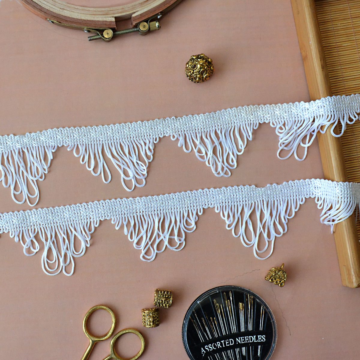 One Side Border Shuttle Hanging Lace – Button Corner