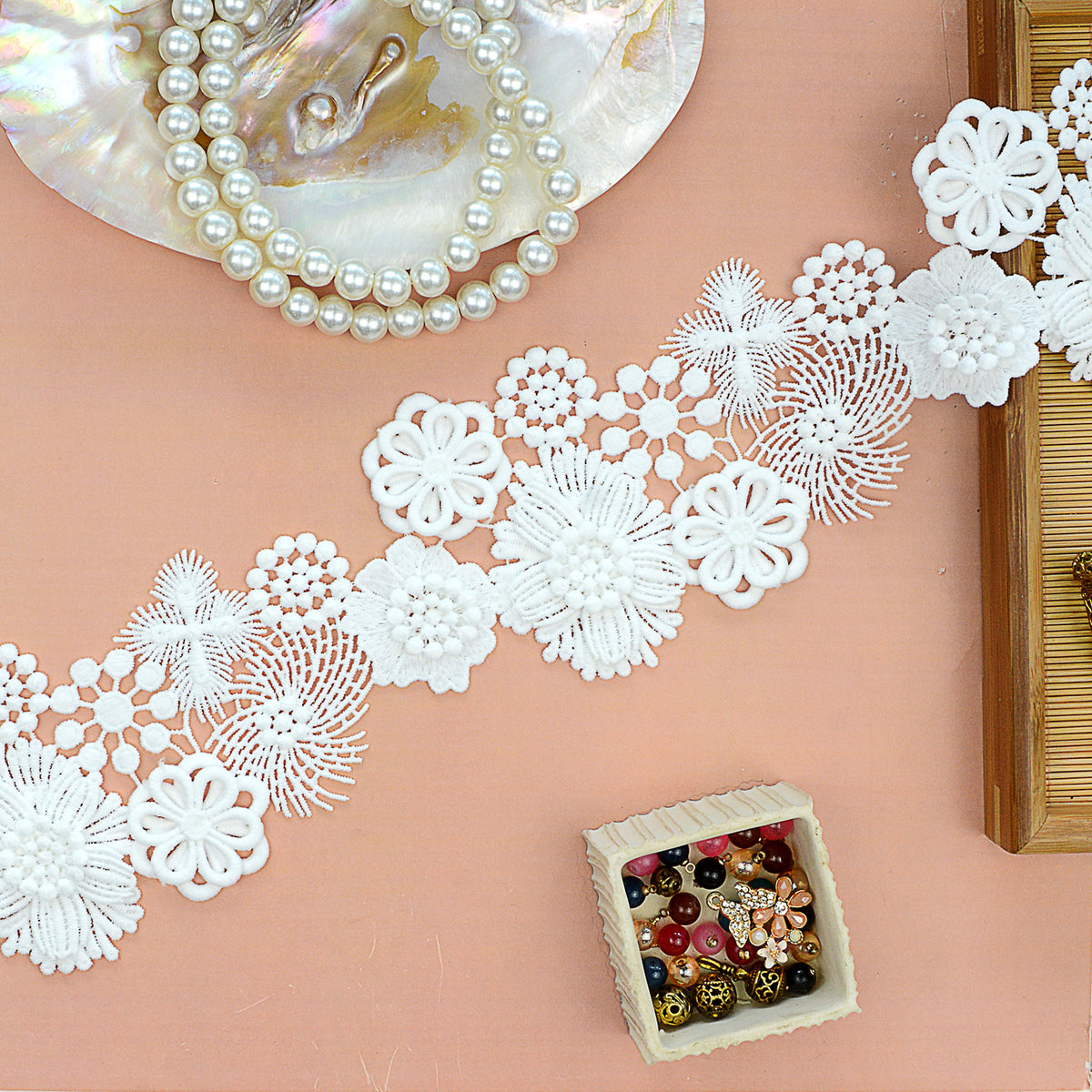 Applique Shuttle Lace – Button Corner