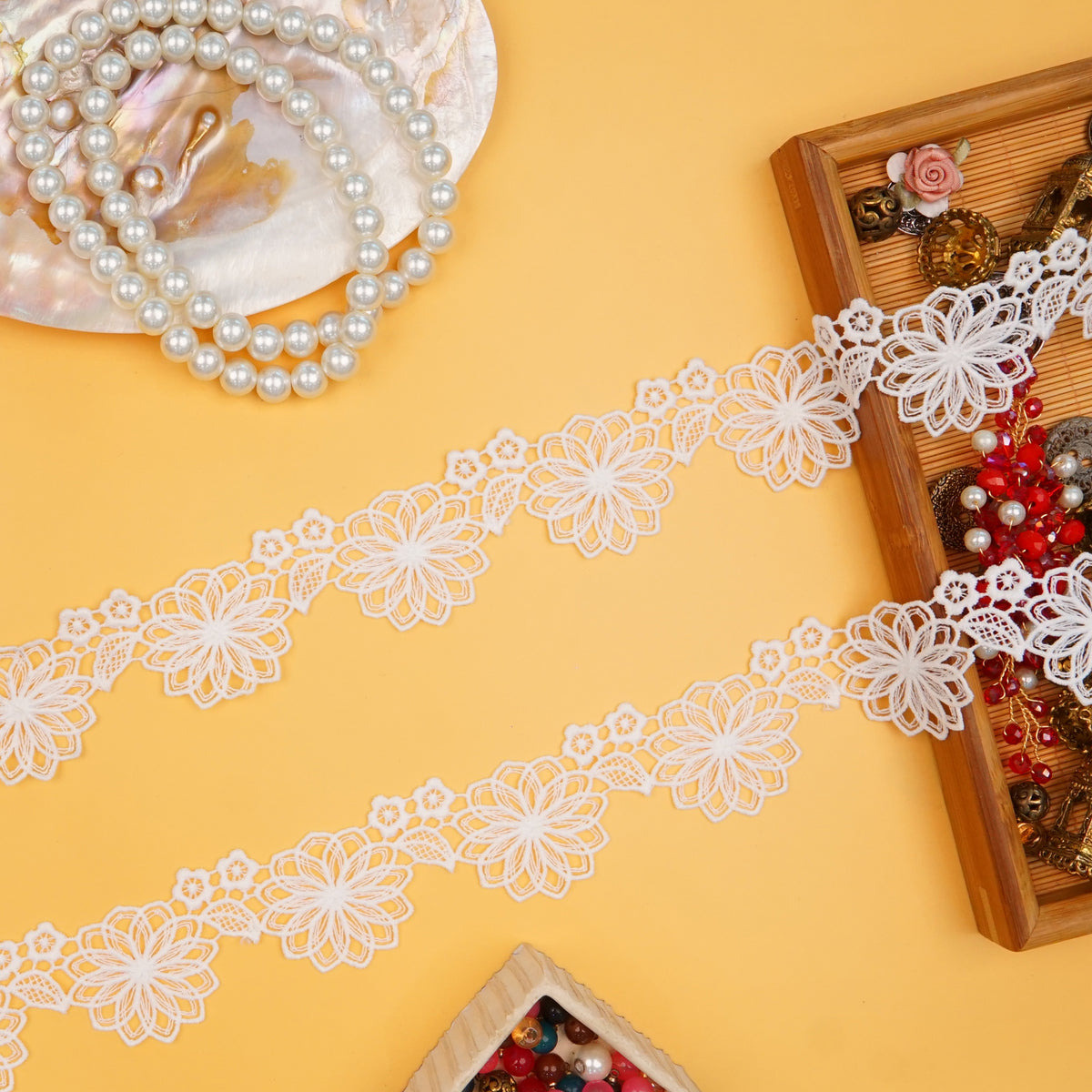 Applique Shuttle Lace – Button Corner