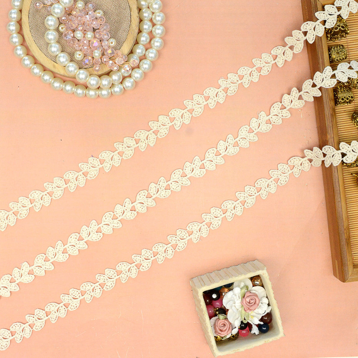 Leaf's Shape Shuttle Lace – Button Corner