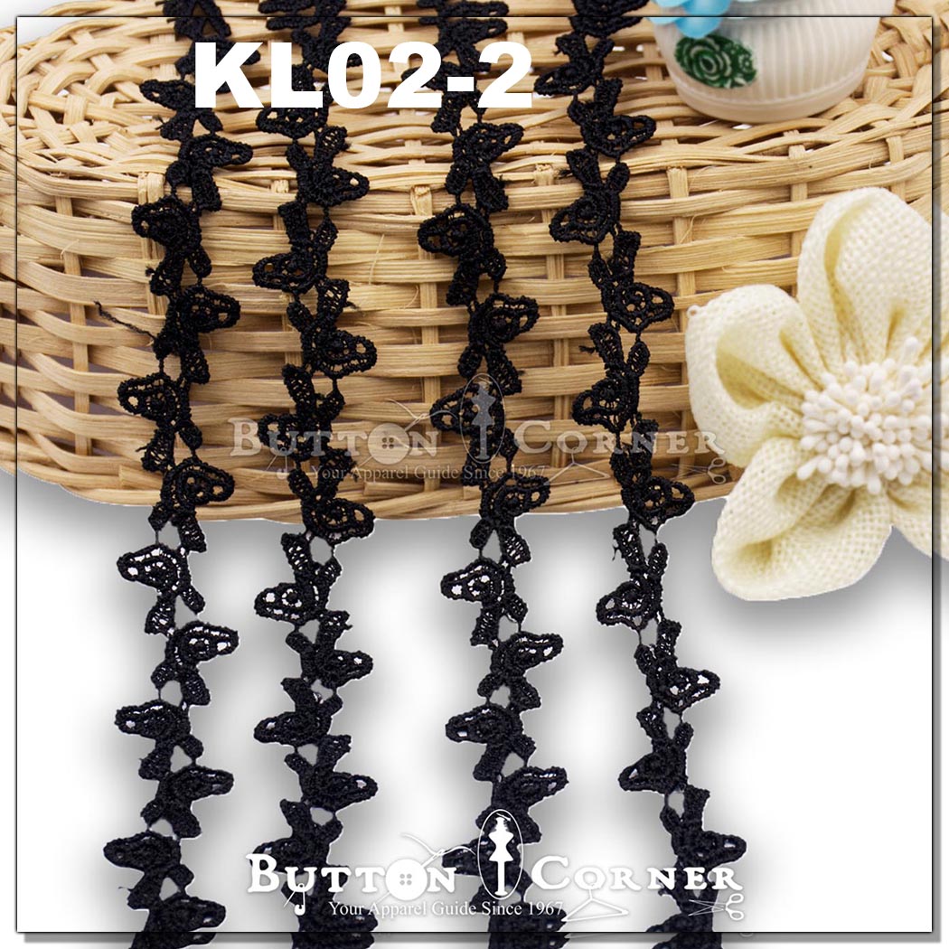 Applique Shuttle Lace – Button Corner