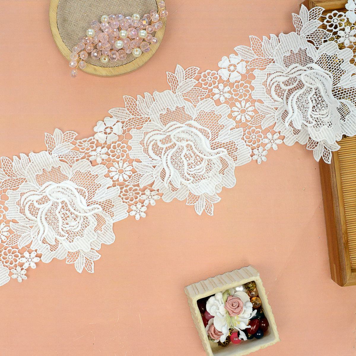 Applique Shuttle Lace – Button Corner