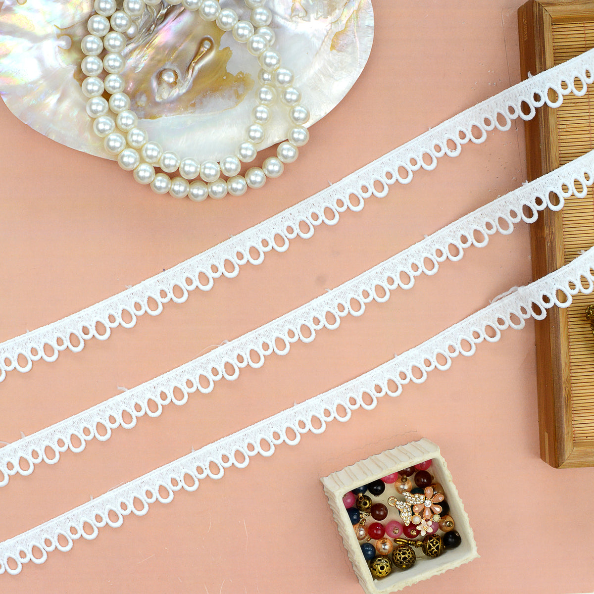 One Side Border Shuttle Lace – Button Corner